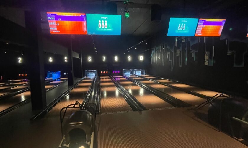 The Light Bowling Alley: Castle Quay - Farrat