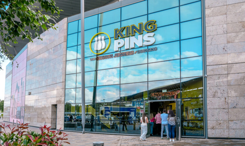 King Pins: Silverburn Shopping Centre - Farrat